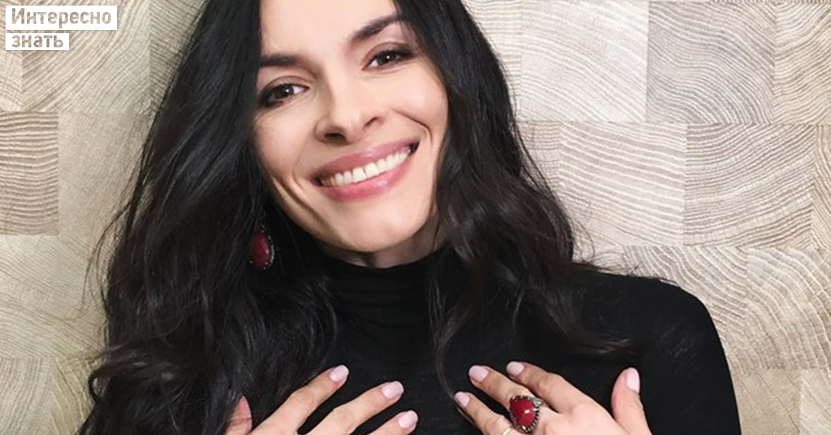 Вспомнила, что она не только экстрасенс, но и очень красивая женщина ...